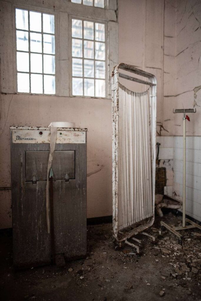 Springfield Hospital, Tooting – Whatevers Left