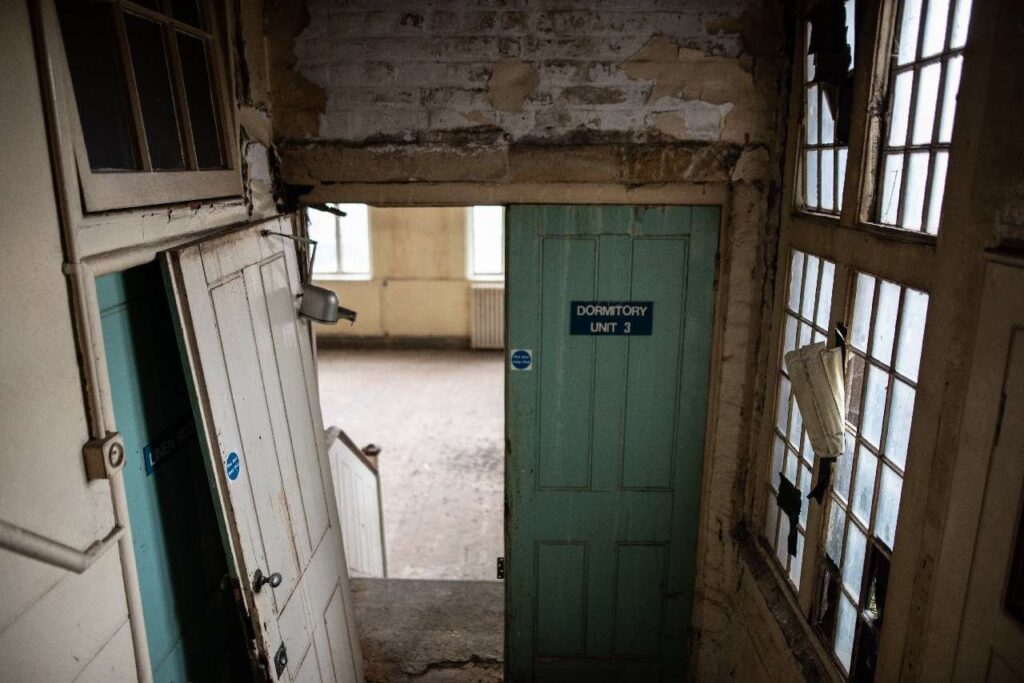 Springfield Hospital, Tooting – Whatevers Left