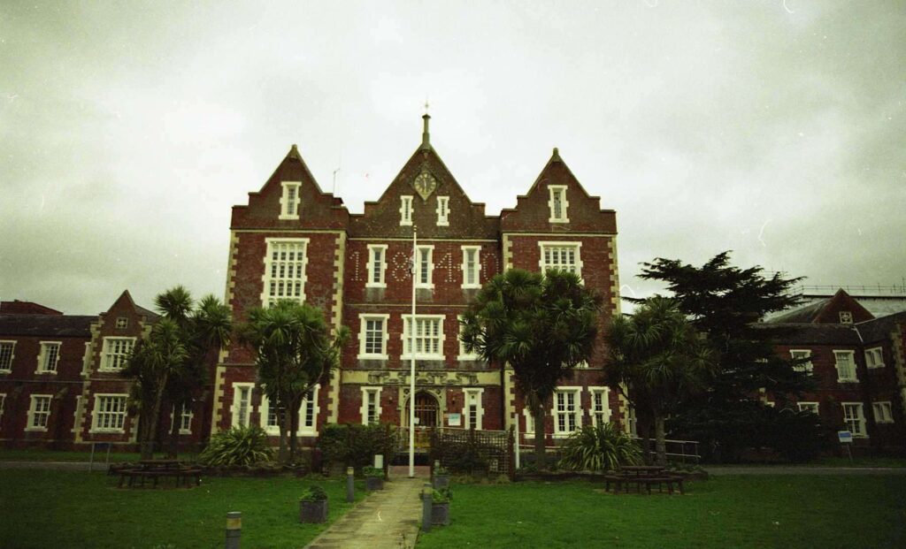 Springfield Hospital, Tooting – Whatevers Left