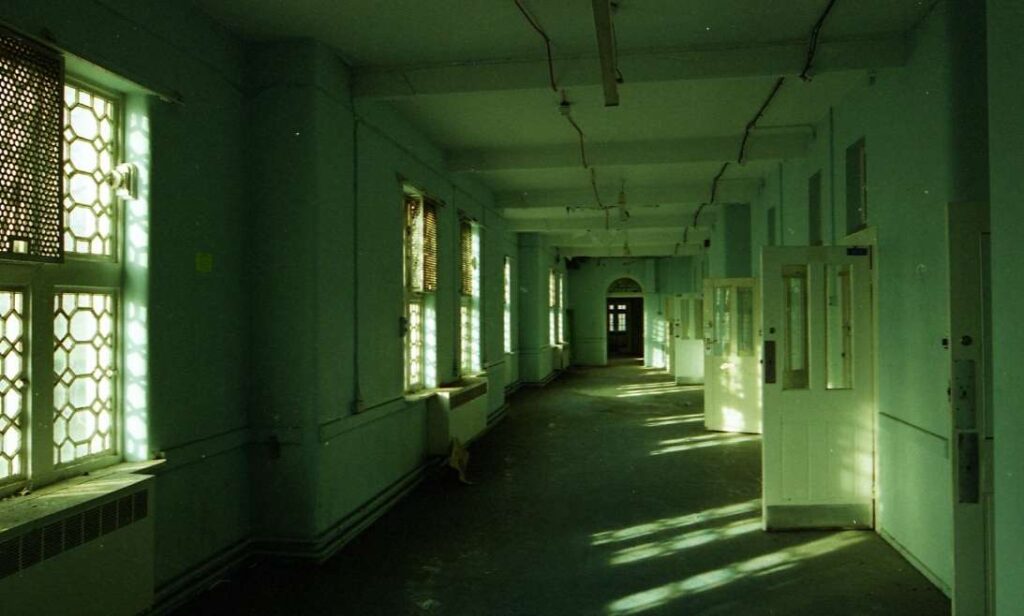 Springfield Hospital, Tooting – Whatevers Left